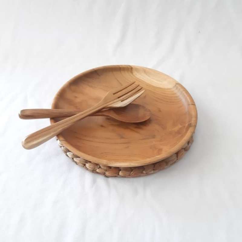 Jual Set Alat Makan Kayu Jati dan Anyaman Placemat Eceng Gondok di ...