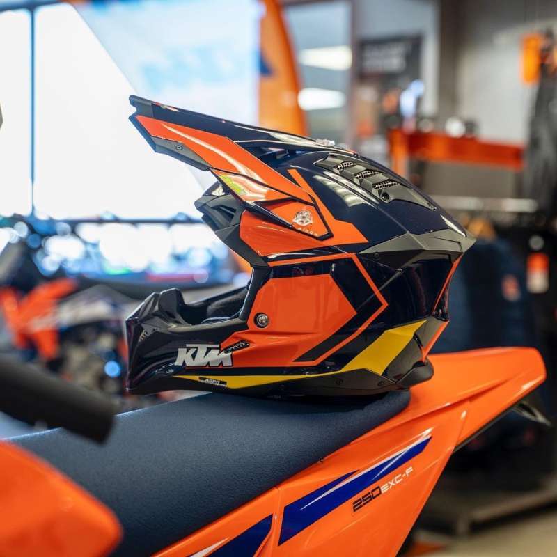 Jual AIROH AVIATOR 3 KTM EDITION 2022 HELM CROSS AIROH AVIATOR 3 KTM ...