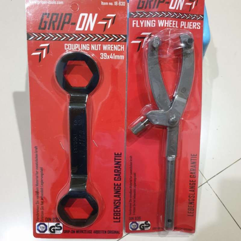 Promo PAKET CVT MOTOR MATIC PEMBUKA PENAHAN CVT GRIP ON KUNCI 39 X 41 Diskon 45% di Seller raja ...