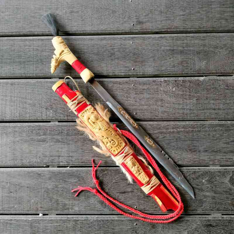 Jual Mandau Suku Dayak Mandau Etnik Dayak Mandau Souvenir Khas Dayak ...