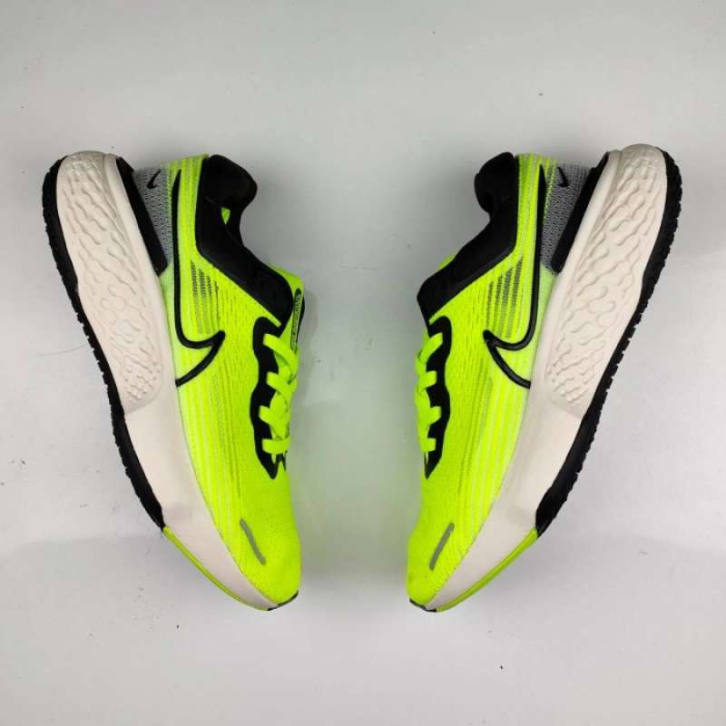 Promo Sepatu Sneakers Nike Zoom Invincible Green Diskon 23% di Seller ...