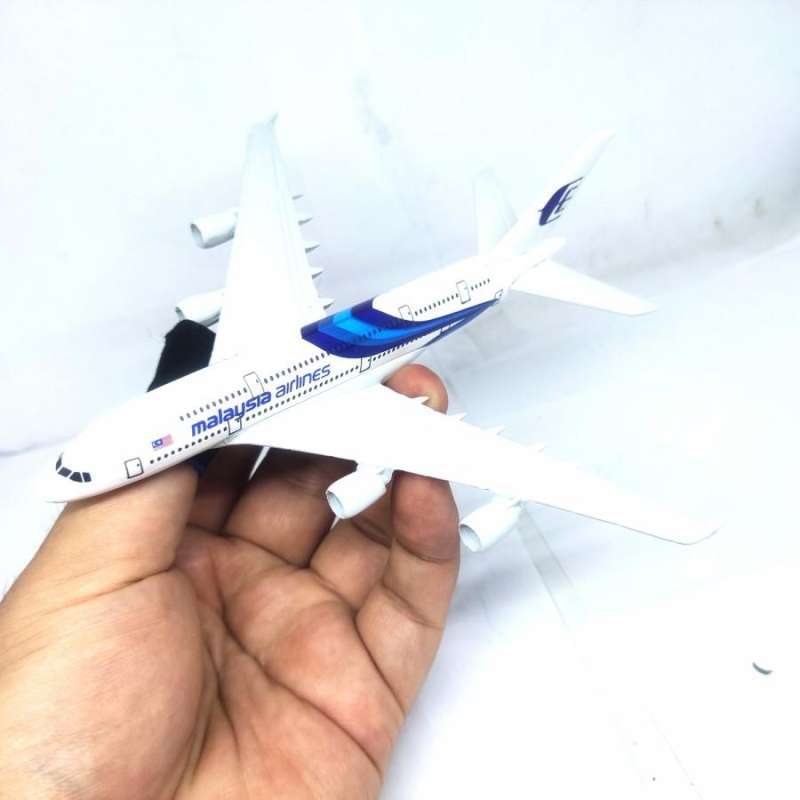 Jual Diecast Miniatur Pesawat Terbang Boeing Malaysia original di ...