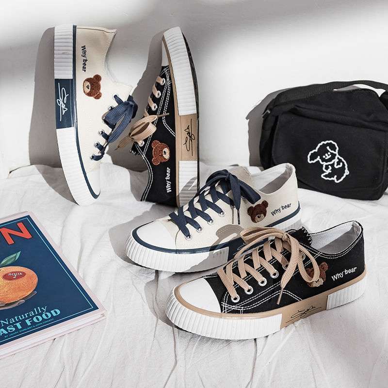 Sepatu Distro