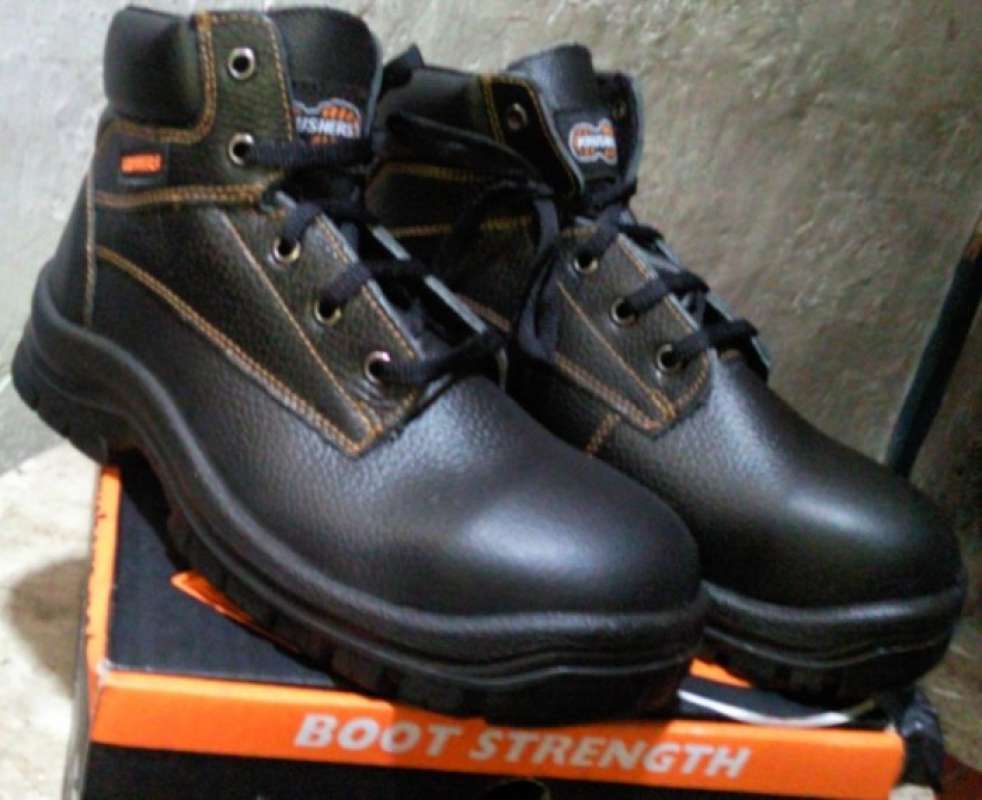 Jual Sepatu safety Merk krushers Tipe dallas di Seller Taylaa Shop ...