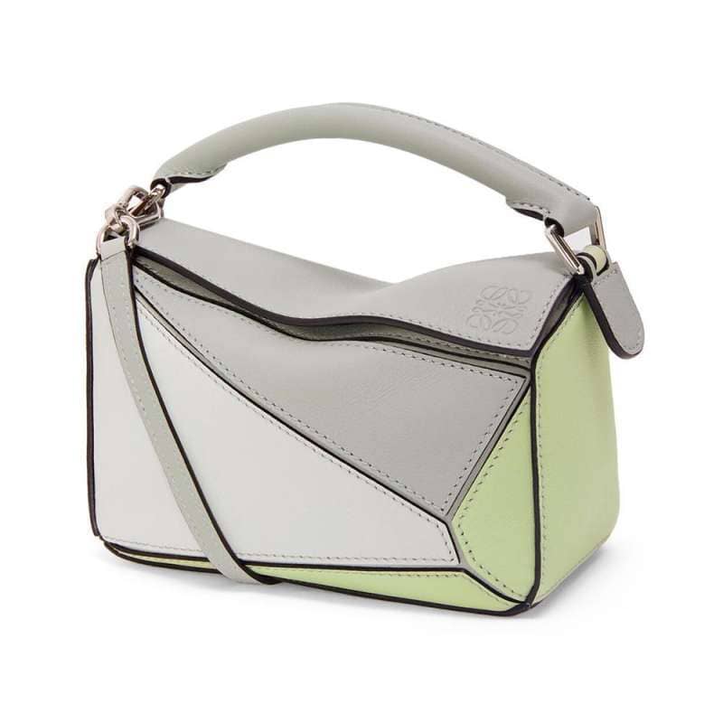 Yuk, Intip Jenis Tas Loewe yang Dipakai Artis Hollywood - Blibli Friends