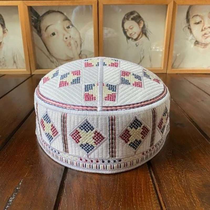 Jual Peci Kopiah Pakistan Bordir Warna Putih Bordir perlengkapan sholat ...