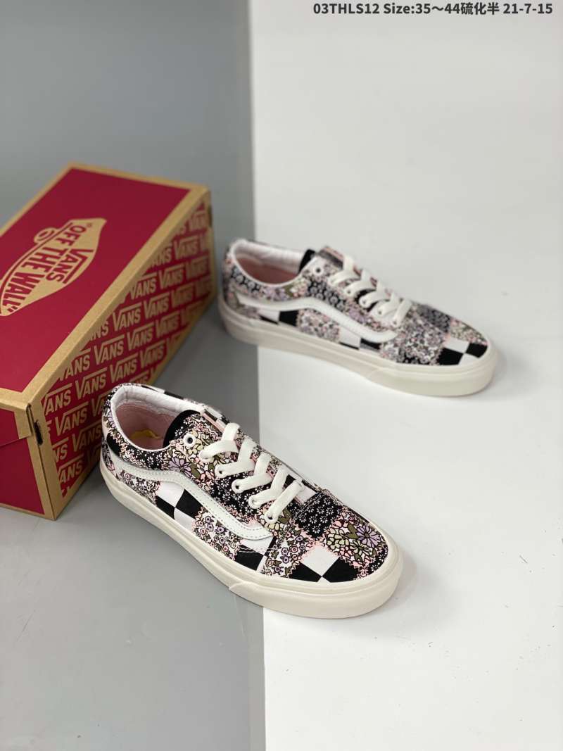 Jual Patchwork this time is a small broken flower patchwork. Vans ...