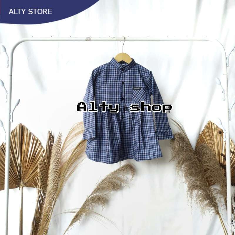 7 Inspirasi OOTD Hijab Kemeja Kotak-Kotak Biru - Blibli Friends