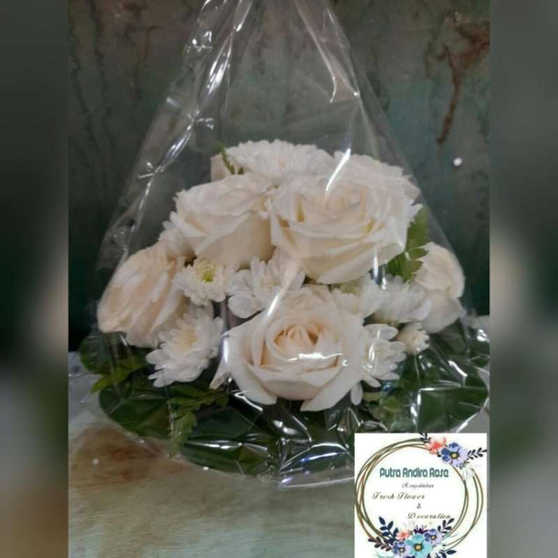 Promo Rangkaian Meja Bunga Rose Putih Variasi Pikok Pakis Isi 10 ...
