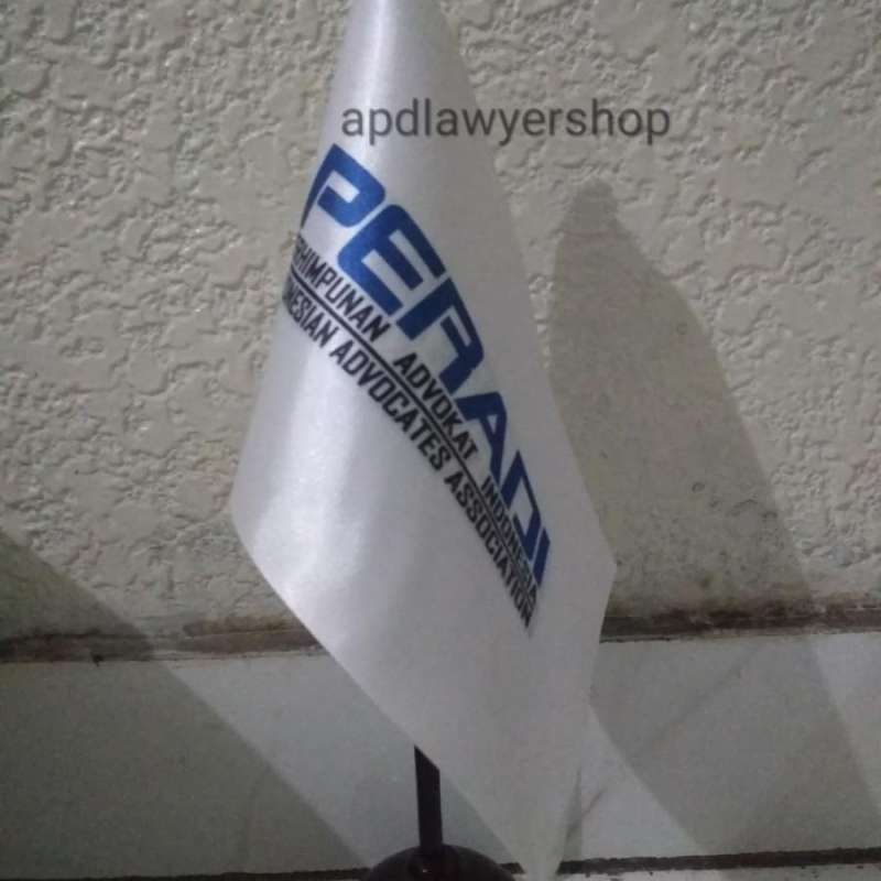 Jual Bendera Meja PERADI Advokat 24cm x 15cm plus tiang kayu premium di ...