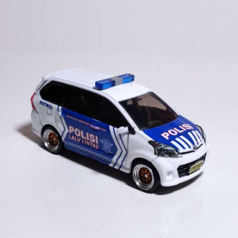 Jual Diecast Tomica Skala 1/60 Toyota Avanza Custom Polisi Livery Baru ...