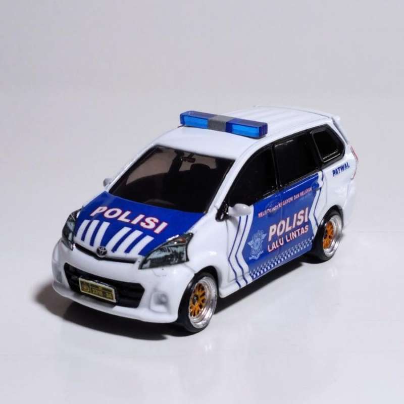 Jual Diecast Tomica Skala 1/60 Toyota Avanza Custom Polisi Livery Baru ...