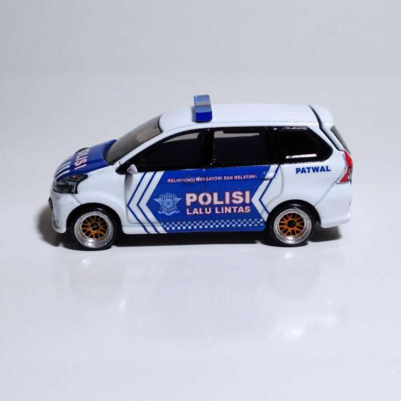 Jual Diecast Tomica Skala 1/60 Toyota Avanza Custom Polisi Livery Baru ...