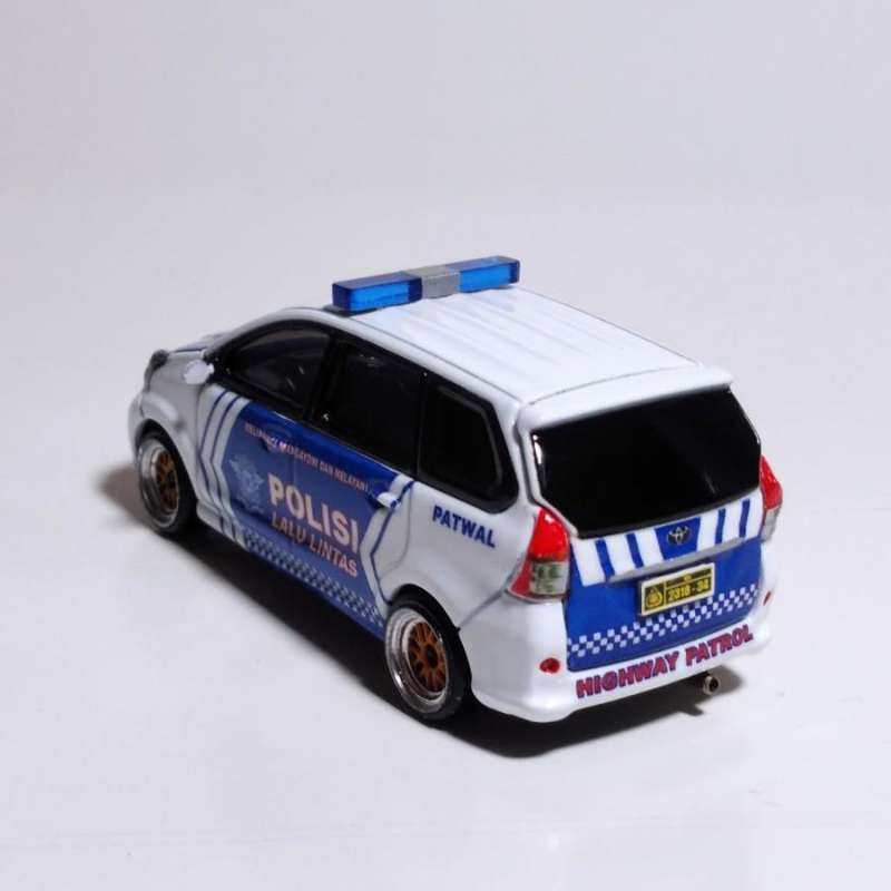 Jual Diecast Tomica Skala 1/60 Toyota Avanza Custom Polisi Livery Baru ...