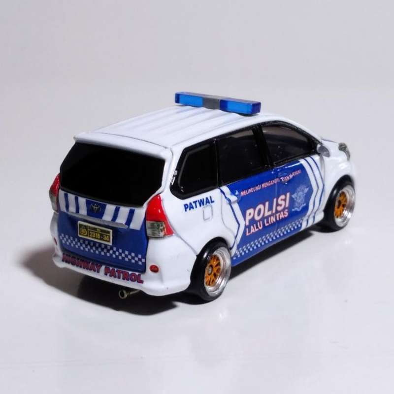 Jual Diecast Tomica Skala 1/60 Toyota Avanza Custom Polisi Livery Baru ...
