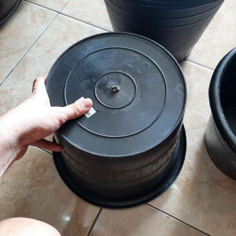 Jual Ember Plastik Besar Anti Pecah Hitam 18, 20, 24 Cm Di Seller ...
