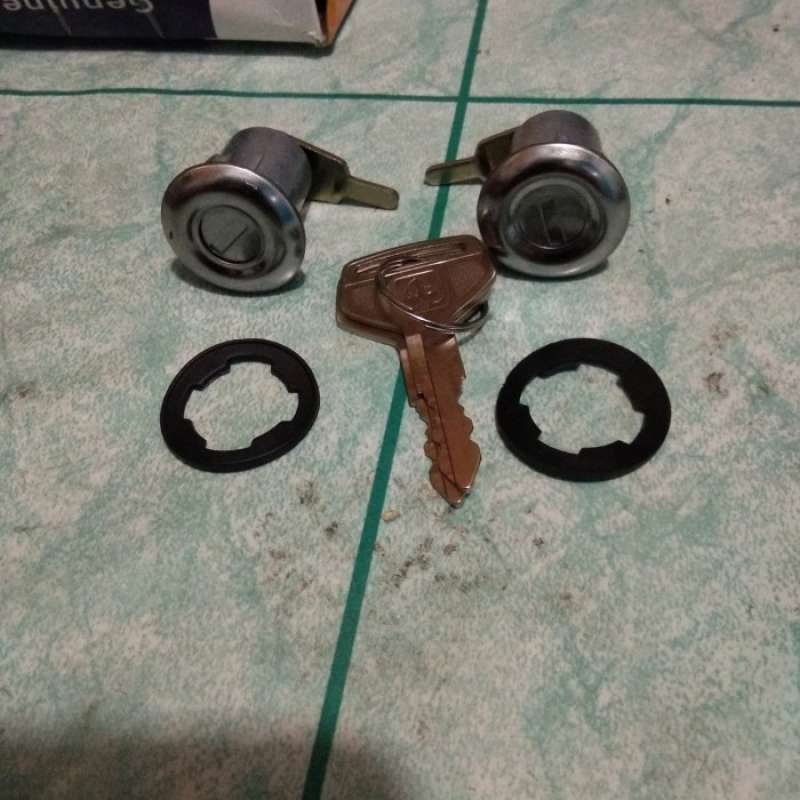 Promo KUNCI PINTU - DOOR KEY SET TOYOTA HIACE 1977-1985 Diskon 23% di ...