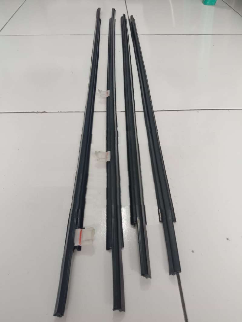 Jual PELIPIT PINTU KACA MOBIL UNIVERSAL AVANZA DAN XENIA di Seller ...