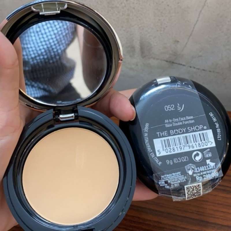 Jual bedak the body shop all in one face base 052 di Seller Ayu Beauty ...