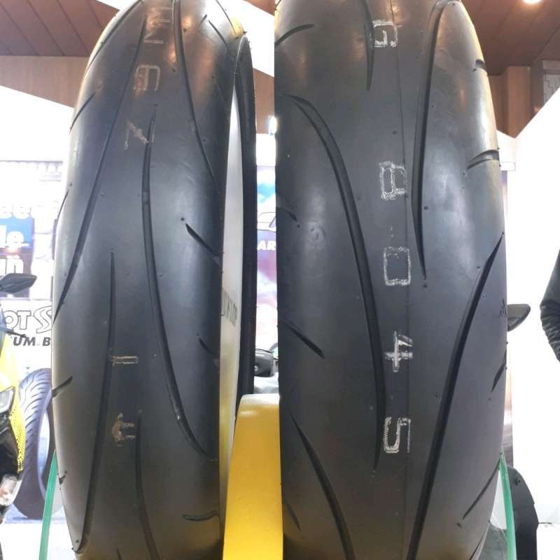 Jual DUNLOP Tire Sportmax Q-Lite 110.70.17 Rim 17 TAPAK LEBAR 49 ...