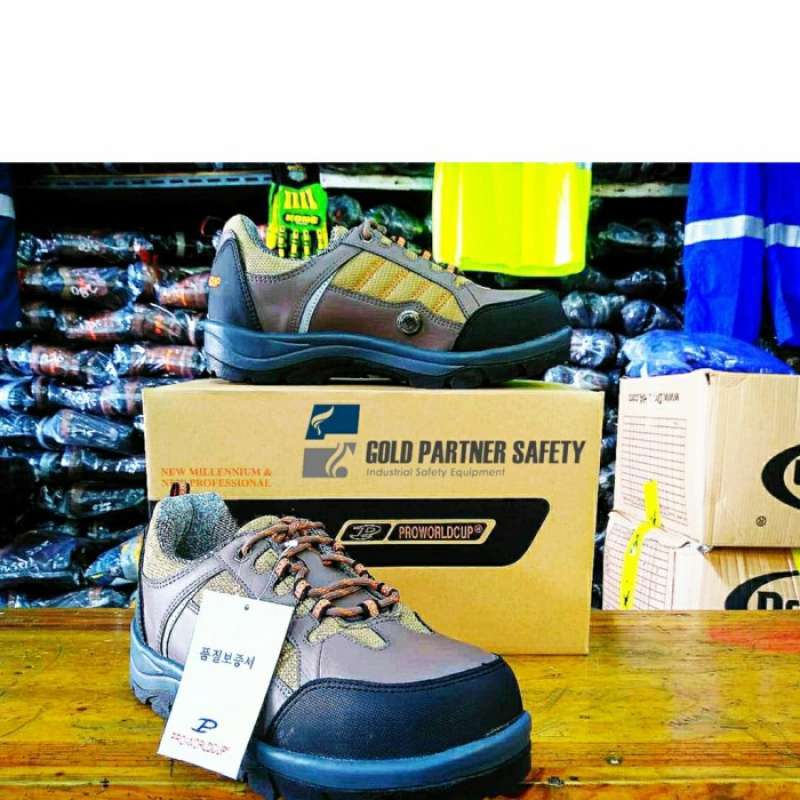 Jual Sepatu Safety Shoes Pro World Cup Sepatu Safety Sport Kualitas ...
