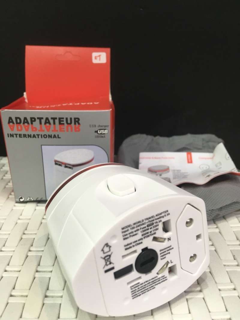 Promo Universal Travel Adaptor With 2 Usb World Plug 100 % Original ...