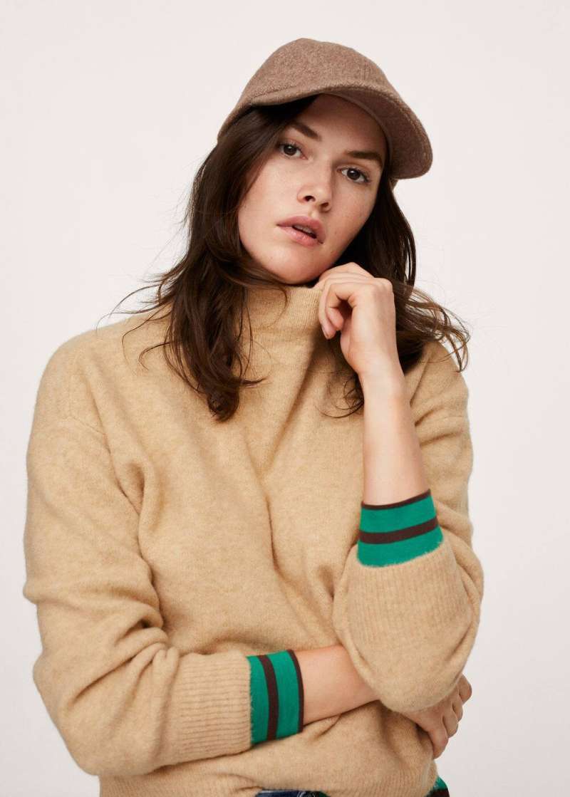 10 Pilihan Outfit Musim Hujan untuk Tampil Stylish - Blibli Friends