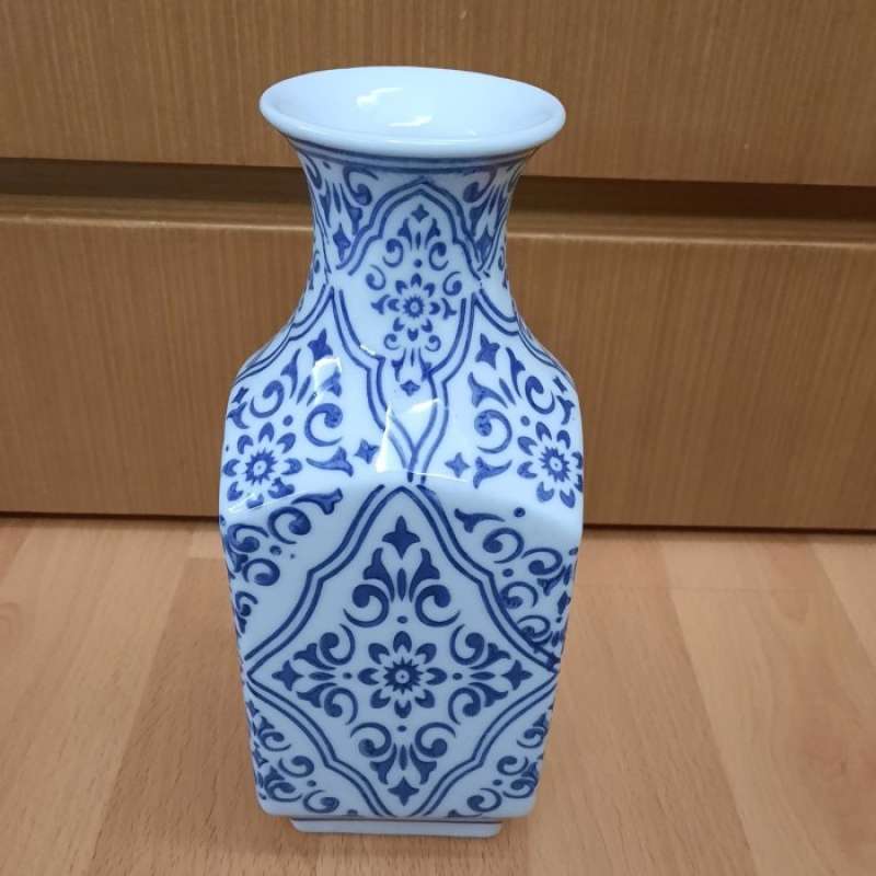 Jual Vas Bunga Keramik Model Kotak Ukuran Tinggi 20cm Di Seller Monero ...