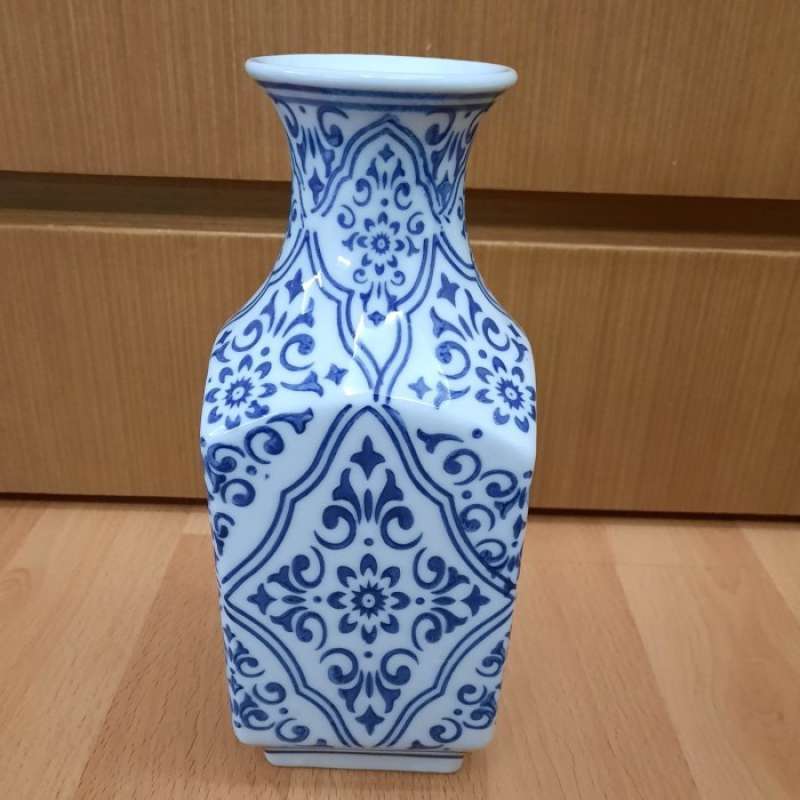 Jual Vas Bunga Keramik Model Kotak Ukuran Tinggi 20cm Di Seller Monero ...