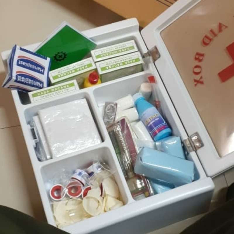 Promo Kotak Obat P3k Dinding Type B + Isi Diskon 23% Di Seller Alat ...