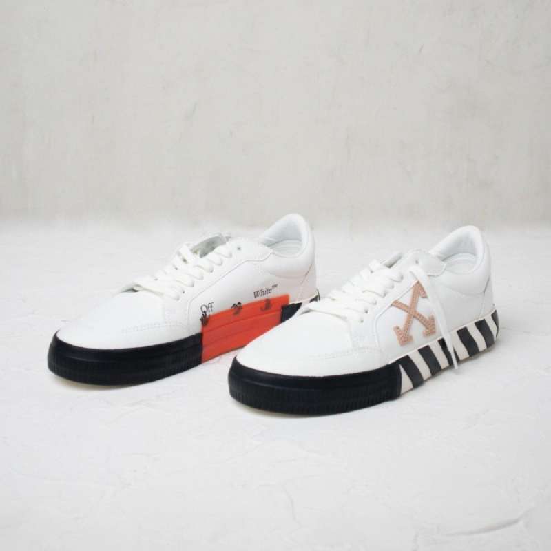 Jual Sepatu Off White Arrow Gold White Sneaker 100% Original - 40 Di ...