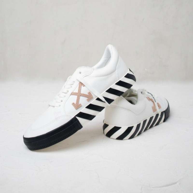 Jual Sepatu Off White Arrow Gold White Sneaker 100% Original - 40 Di ...
