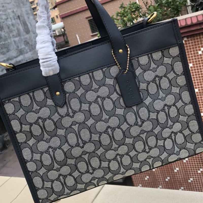 Jual Coach Field Tote 30 In Signature Jacquard di Seller Gallery Online ...