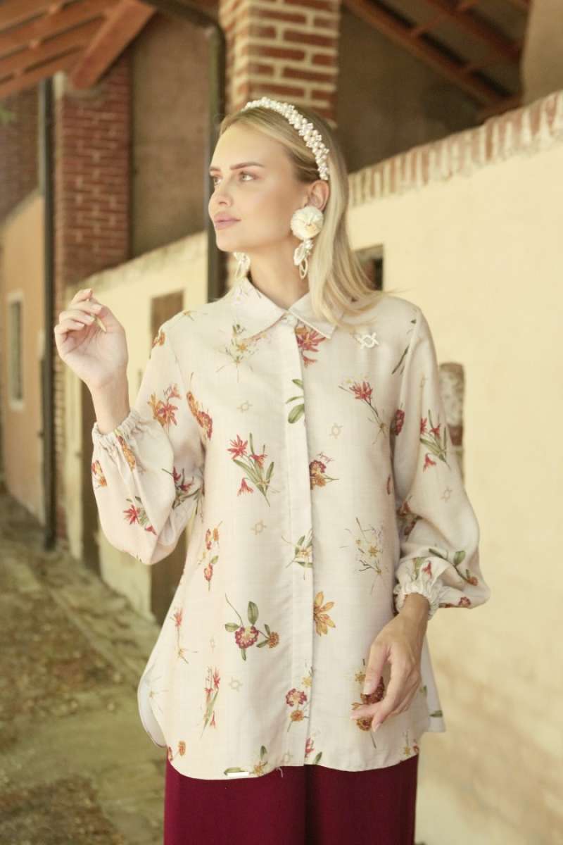 Jual Wearing Klamby Daphne Shirt Sand di Seller Klamby Official Store ...