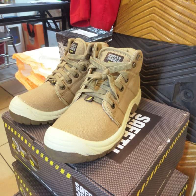 Jual Sepatu Safety Jogger Desert Cream Original / Safety Shoes ...