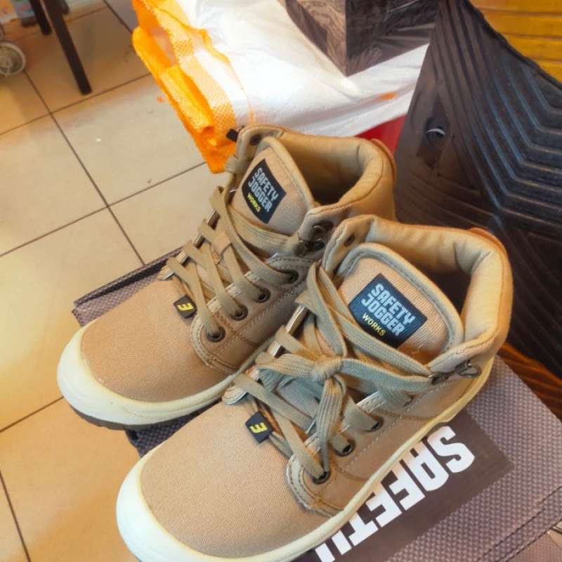 Jual Sepatu Safety Jogger Desert Cream Original / Safety Shoes ...