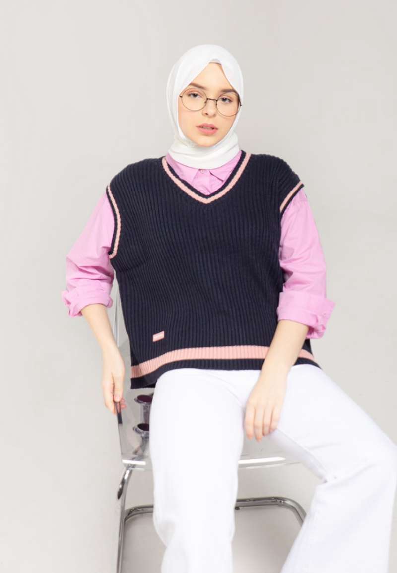 5 Outer Cewek yang Bikin Tampilan Makin Hits di Acara Musik - Blibli ...