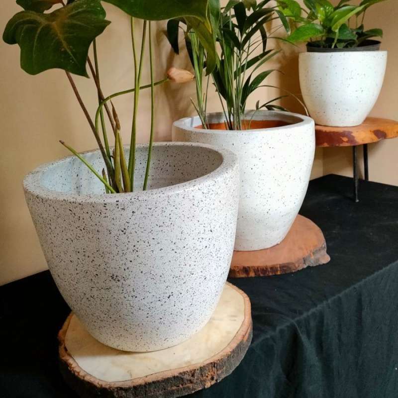 Jual POT TANAMAN DARI GERABAH TANAH LIAT D20 PUTIH MARBEL / PUTIH ...
