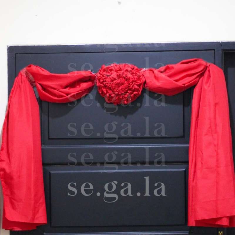 Jual 8 bahan Wedding Nikah Kain . 1 Pintu Merah bunga Sangjit meter di ...