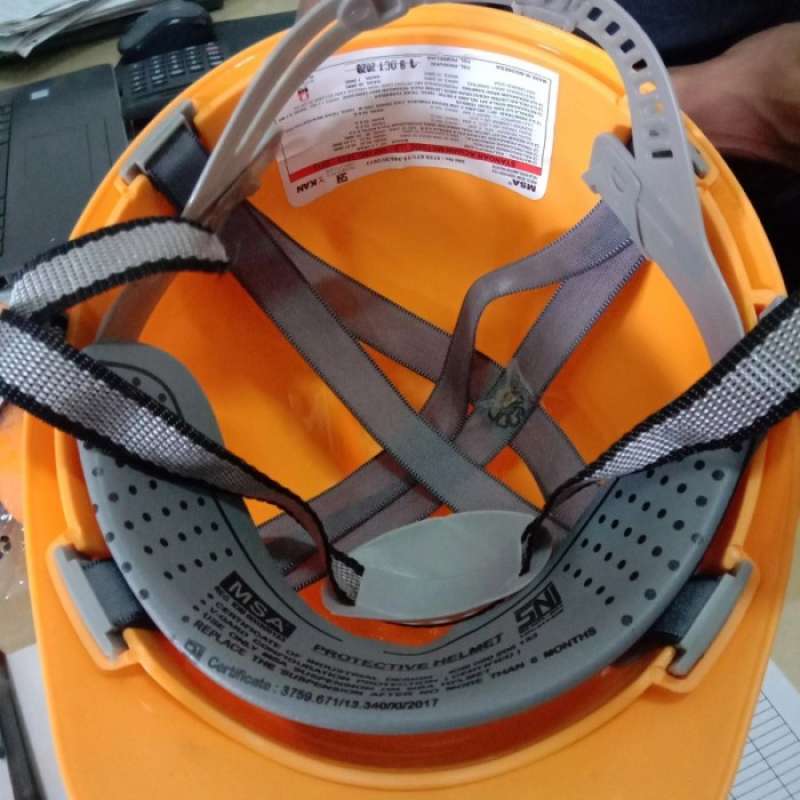 Jual Helm Proyek Warna Kuning + Tali Dagu Msa Lokal Di Seller Celestee ...