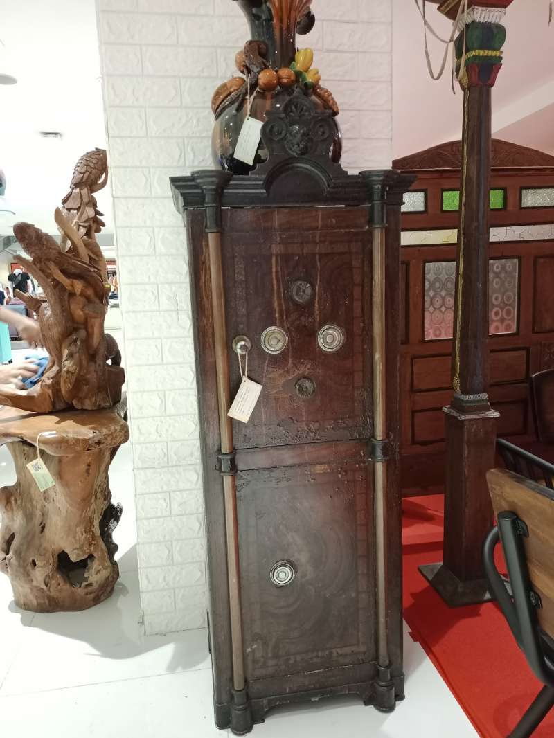 Jual Brankas Besi Antik Lemari Brankas Besi Kuno Brankas Kuno Vintage ...