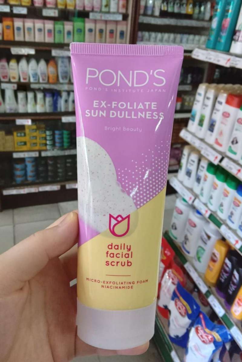 Jual PONDS EX-FOLIATE SUN DULLNESS DAILY FACIAL SCRUB 100g di Seller ...