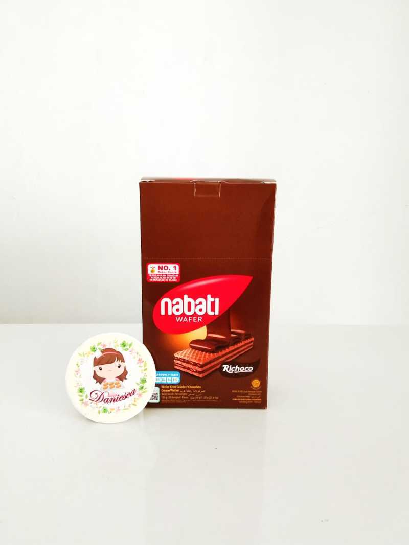 Jual sekotak biskuit coklat wafer produk NABATI RICHEESE RICHOCO ROLLS ...