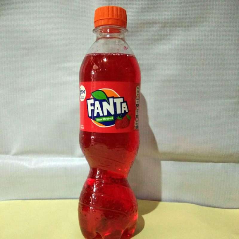Promo Fanta Merah MInuman Bersoda Botol Plastik Pet - 390 ml (Kemasan ...