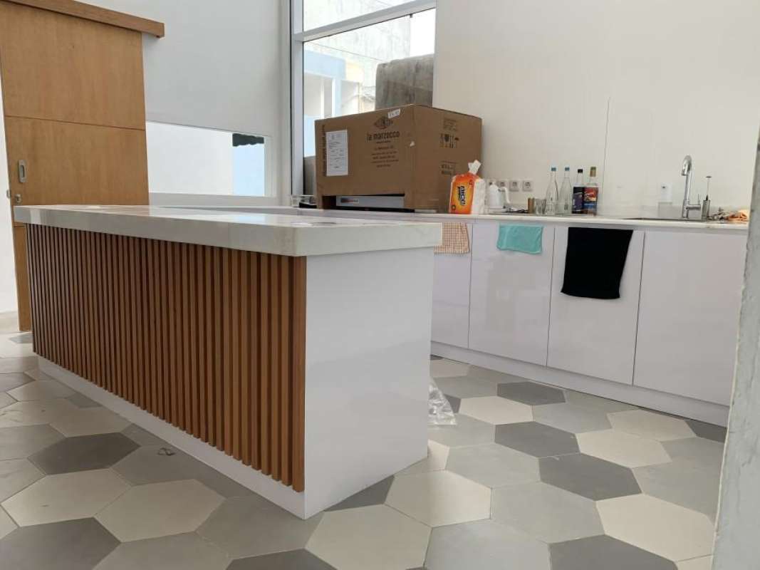 Jual Keramik Lantai Roman Hexagonal Segi Lima 30 Cm Cafe Kamar Mandi ...