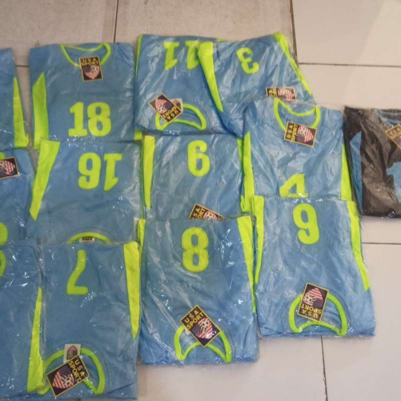 Promo Jersey anak anak tanggung sd smp futsal bola 12 piece Diskon 33% ...