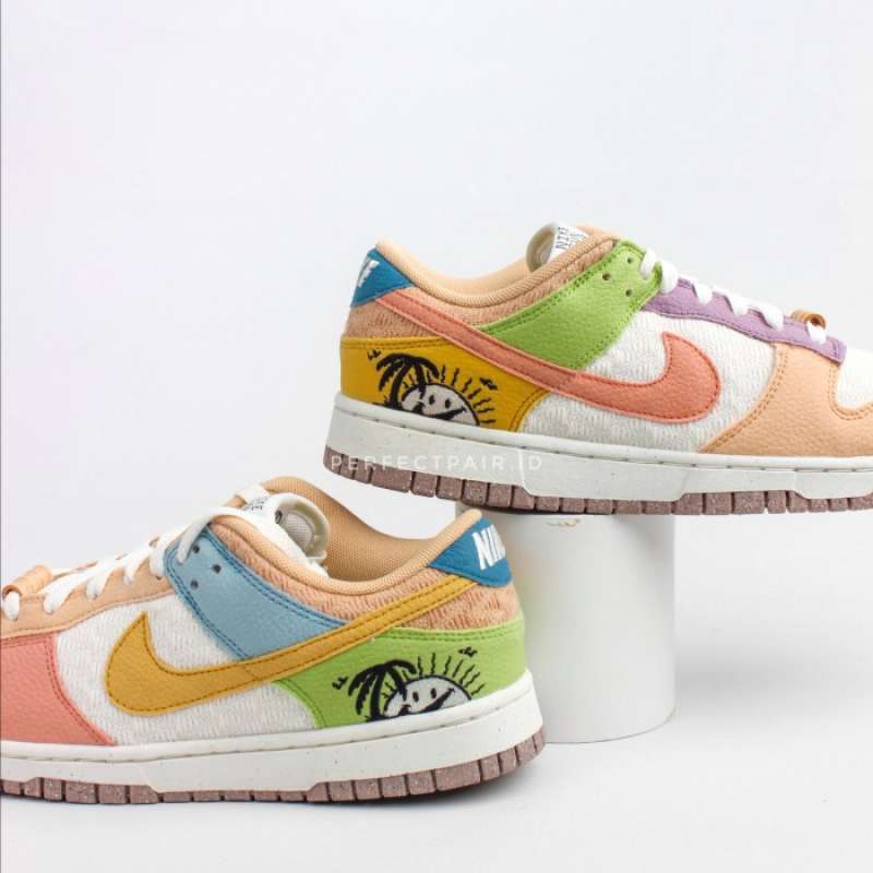 Jual Nike Dunk Low SE Sun Club Multicolor 2022 100% Original BNIB - 36. ...