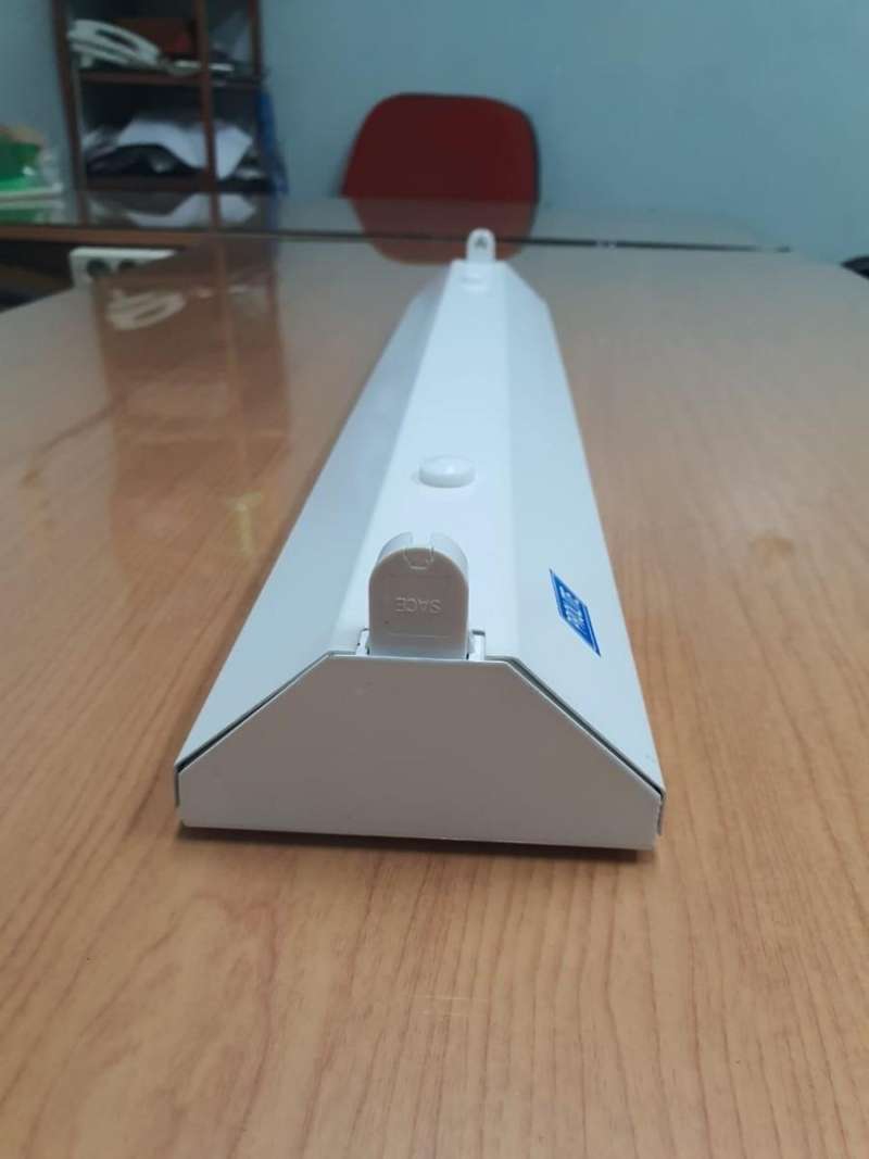 Jual Kap Lampu V Shape T8 Pendek 1x18w 1 X 18w 60cm Outbow Timbul ...