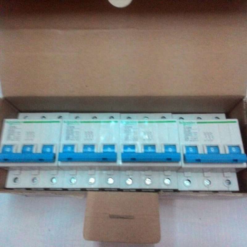 Promo MCB 20A SCHNEIDER BIRU 3PHASE SNI SPLN Diskon 23% di Seller ...
