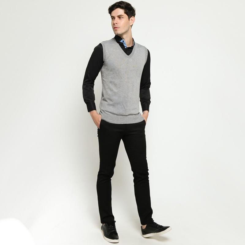 4 Inspirasi Outfit Cowok dengan Knitwear, Tampil Kalem dan Modis